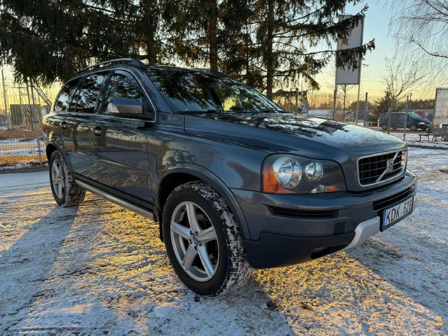 Grey Volvo XC90 2007 in Taurage, with an engine capacity of 2.40 L and mileage of 270 thousand km for 5800 €, photo 3 on AUTOMOTO.COM.LV