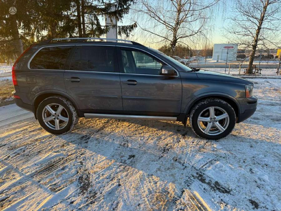 Grey Volvo XC90 2007 in Taurage, with an engine capacity of 2.40 L and mileage of 270 thousand km for 5800 €, photo 4 on AUTOMOTO.COM.LV