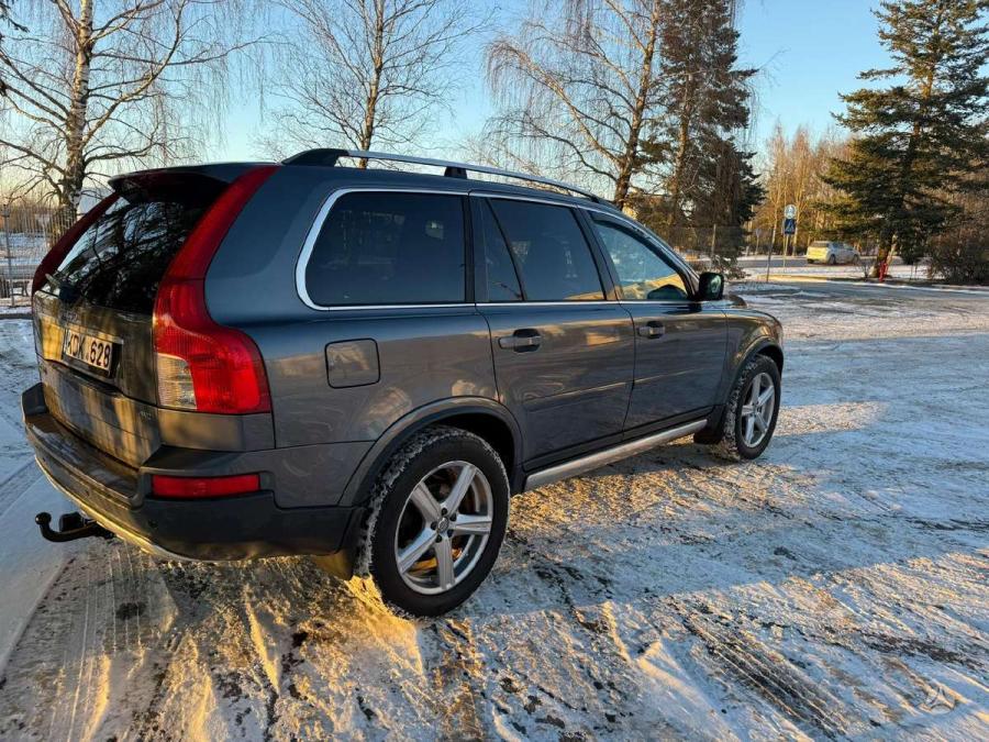 Grey Volvo XC90 2007 in Taurage, with an engine capacity of 2.40 L and mileage of 270 thousand km for 5800 €, photo 5 on AUTOMOTO.COM.LV