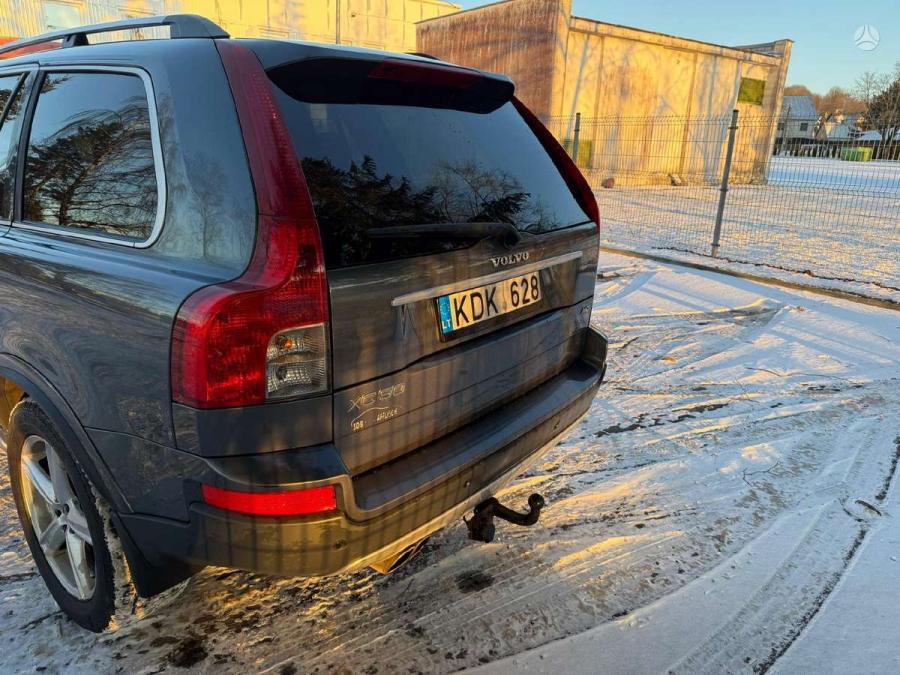 Grey Volvo XC90 2007 in Taurage, with an engine capacity of 2.40 L and mileage of 270 thousand km for 5800 €, photo 6 on AUTOMOTO.COM.LV