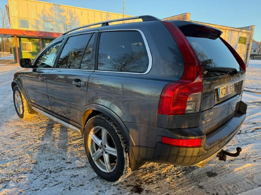 Grey Volvo XC90 2007 in Taurage, with an engine capacity of 2.40 L and mileage of 270 thousand km for 5800 €, photo 8 on AUTOMOTO.COM.LV