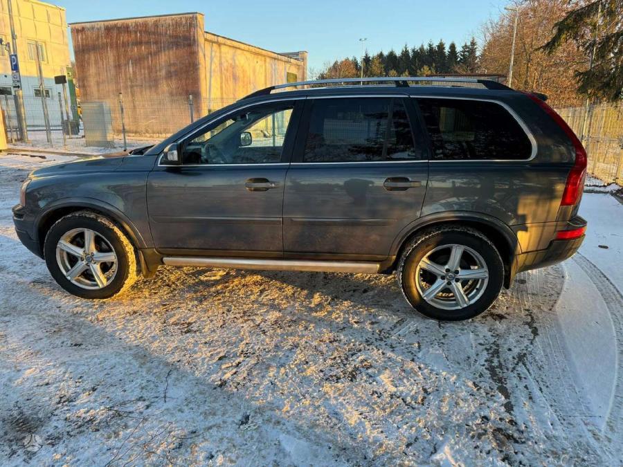 Grey Volvo XC90 2007 in Taurage, with an engine capacity of 2.40 L and mileage of 270 thousand km for 5800 €, photo 9 on AUTOMOTO.COM.LV