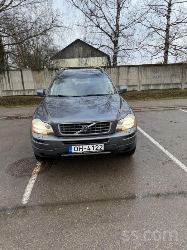 Grey Volvo XC90 2007 in Jekabpils, with an engine capacity of 2.40 L and mileage of 309 thousand km for 5500 €, photo 1 on AUTOMOTO.COM.LV