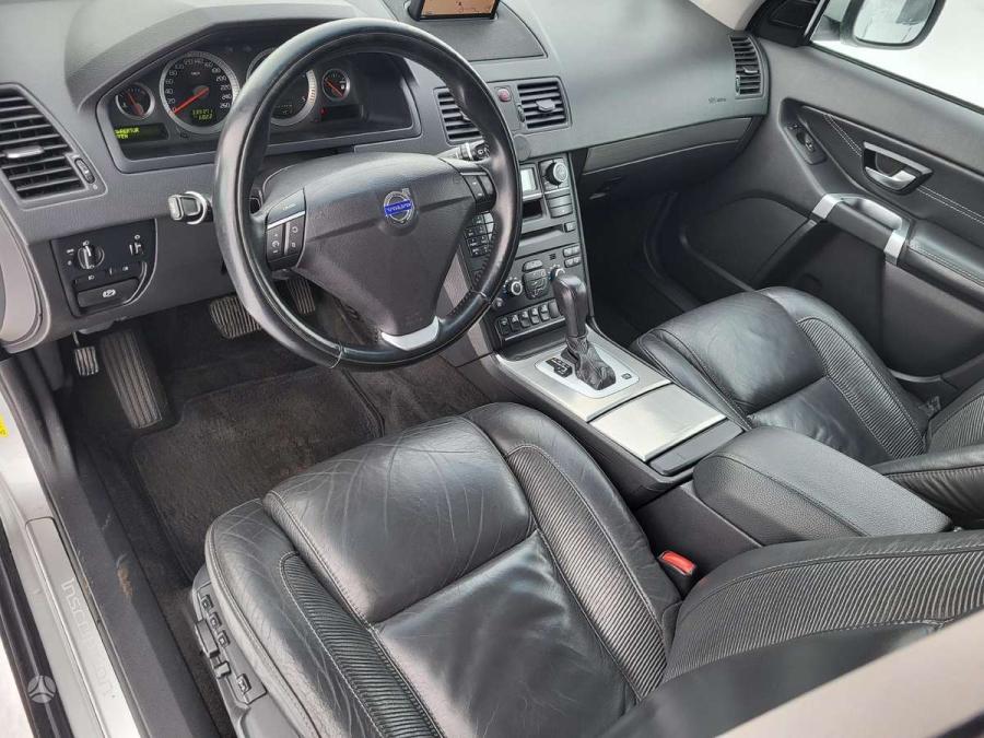 Pelēks Volvo XC90 2007 Viļņa, ar dzinēja tilpumu 2.40 L un nobraukumu 337 tūkst. km par 6888 €, foto 17 vietnē AUTOMOTO.COM.LV
