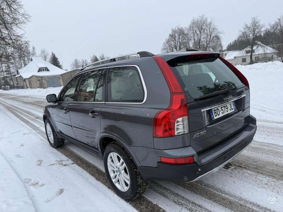Pelēks Volvo XC90 2007 Tauragė, ar dzinēja tilpumu 2.40 L un nobraukumu 320 tūkst. km par 4700 €, foto 6 vietnē AUTOMOTO.COM.LV
