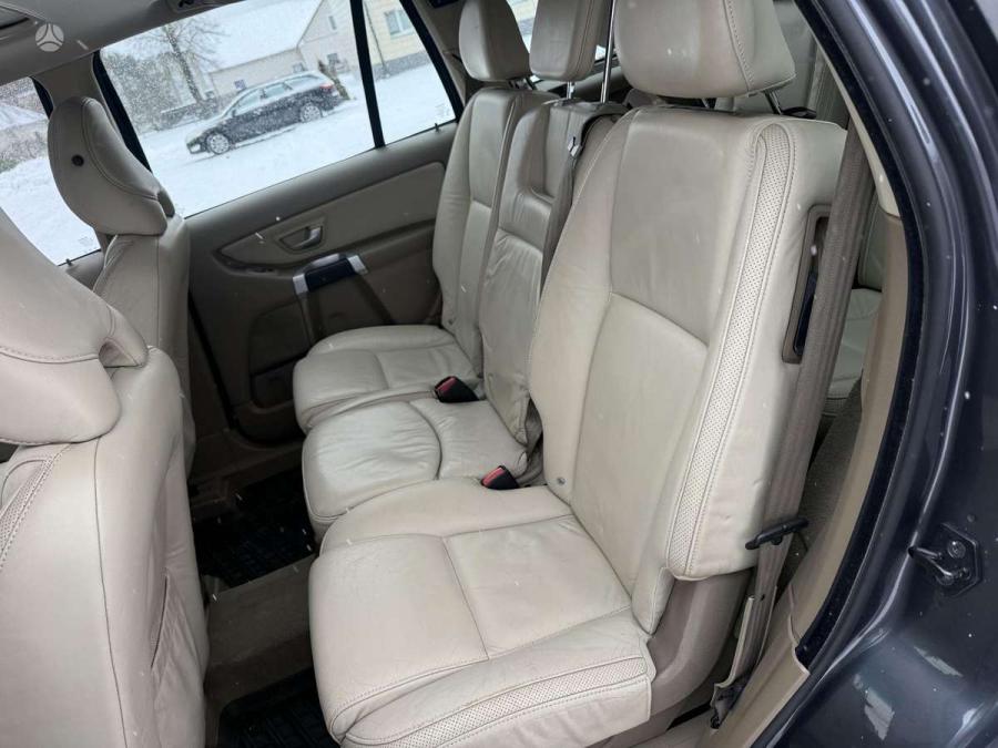 Pelēks Volvo XC90 2007 Tauragė, ar dzinēja tilpumu 2.40 L un nobraukumu 320 tūkst. km par 4700 €, foto 15 vietnē AUTOMOTO.COM.LV