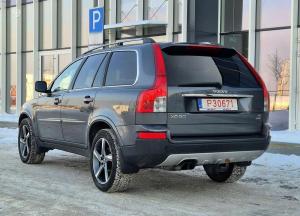 Grey Volvo XC90 2007 in Vilnius, with an engine capacity of 2.40 L and mileage of 290 thousand km for 6650 €, photo 4 on AUTOMOTO.COM.LV