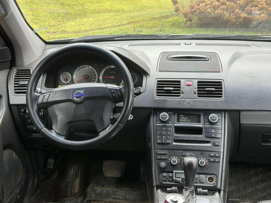 Grey Volvo XC90 2007 in Vilnius, with an engine capacity of 2.40 L and mileage of 421 thousand km for 3150 €, photo 19 on AUTOMOTO.COM.LV