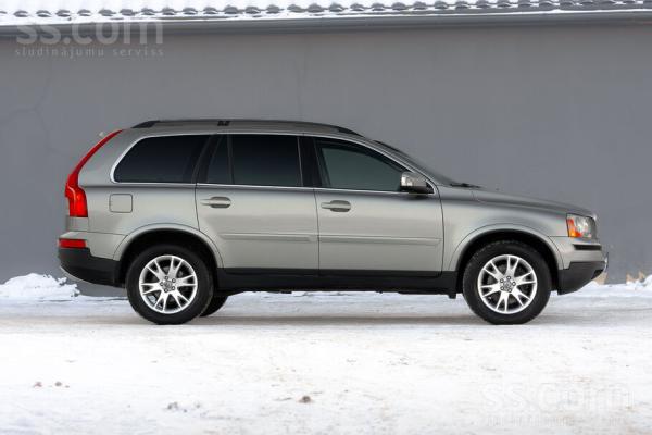 Pelēks Volvo XC90 2007 Jelgava, ar dzinēja tilpumu 2.40 L un nobraukumu 350 tūkst. km par 5300 €, foto 4 vietnē AUTOMOTO.COM.LV