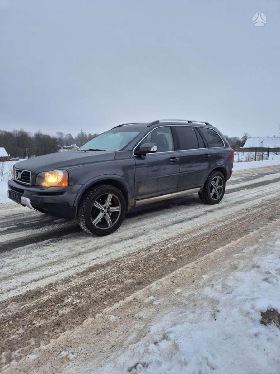 Grey Volvo XC90 2007 in Kaisiadorys, with an engine capacity of 2.40 L and mileage of 290 thousand km for 4350 €, photo 1 on AUTOMOTO.COM.LV