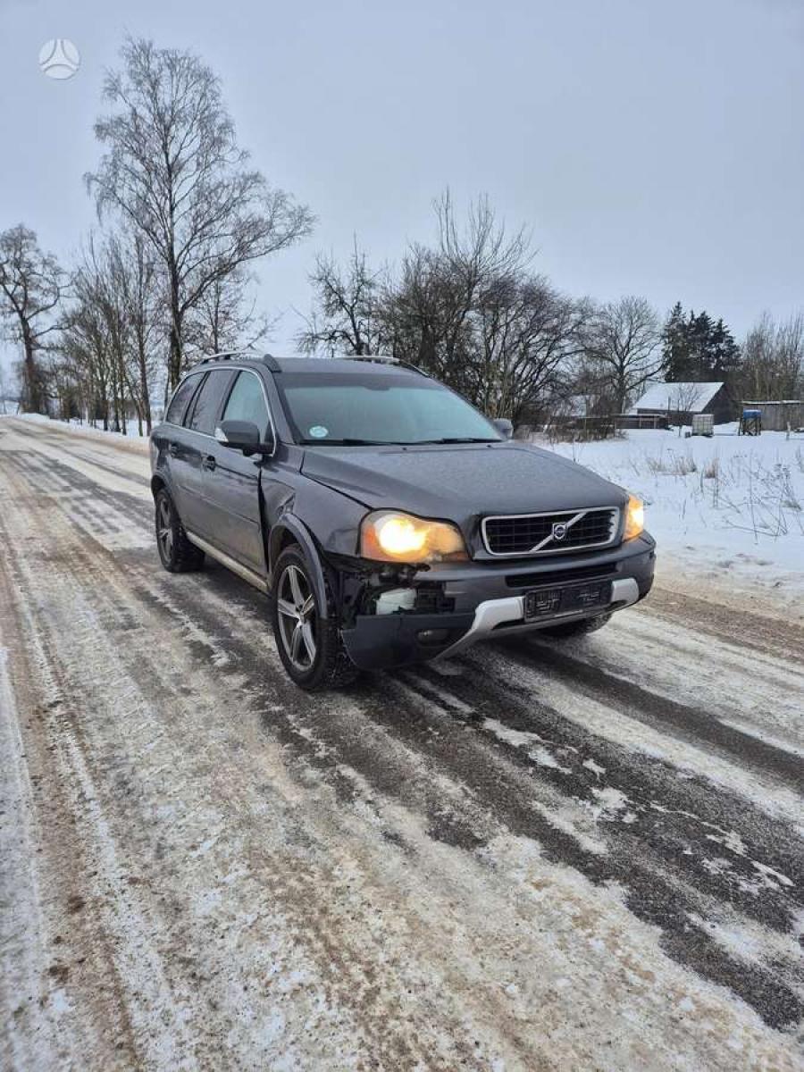 Pelēks Volvo XC90 2007 Kaišiadorys, ar dzinēja tilpumu 2.40 L un nobraukumu 290 tūkst. km par 4350 €, foto 10 vietnē AUTOMOTO.COM.LV