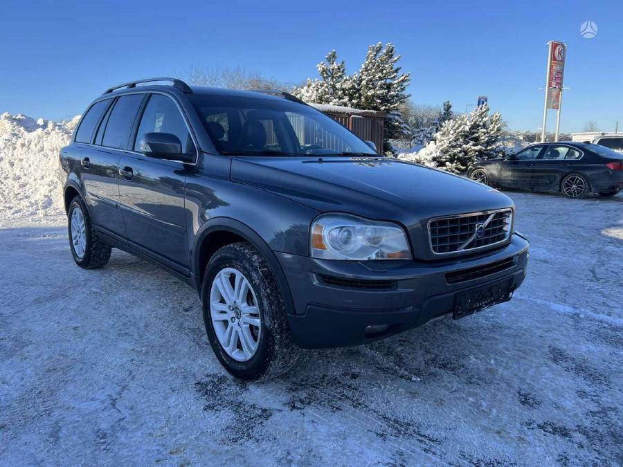 Grey Volvo XC90 2007 in Vilnius, with an engine capacity of 2.40 L and mileage of 328 thousand km for 6100 €, photo 1 on AUTOMOTO.COM.LV