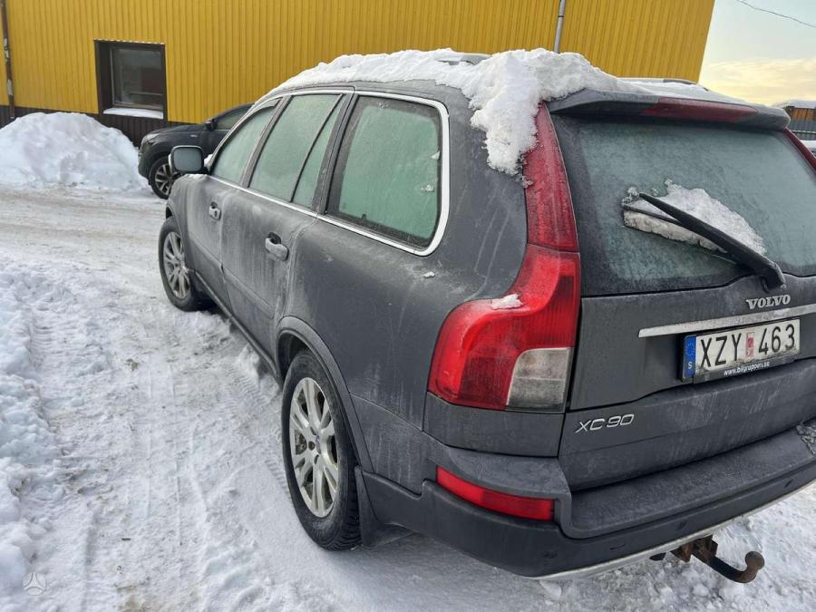 Grey Volvo XC90 2007 in Telschi, with an engine capacity of 2.40 L and mileage of 355 thousand km for 2450 €, photo 6 on AUTOMOTO.COM.LV
