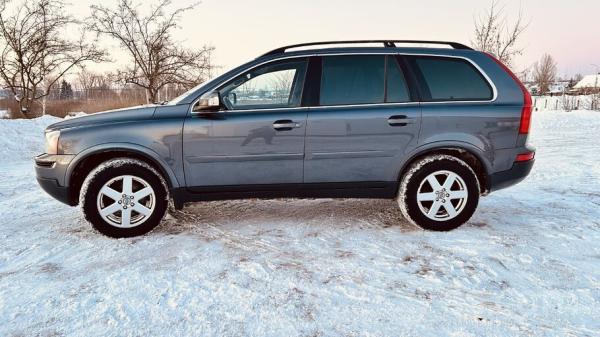 Grey Volvo XC90 2007 in Daugavpils, with an engine capacity of 2.40 L and mileage of 371 thousand km for 4750 €, photo 2 on AUTOMOTO.COM.LV