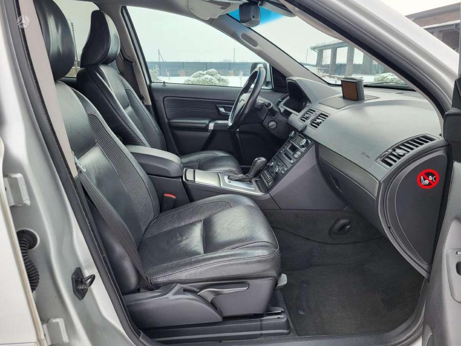 Pelēks Volvo XC90 2007 Viļņa, ar dzinēja tilpumu 2.40 L un nobraukumu 329 tūkst. km par 6250 €, foto 21 vietnē AUTOMOTO.COM.LV