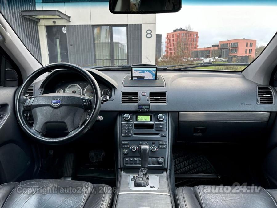 Pelēks Volvo XC90 2007 Tartu, ar dzinēja tilpumu 2.40 L un nobraukumu 0 tūkst. km par 6499 €, foto 14 vietnē AUTOMOTO.COM.LV