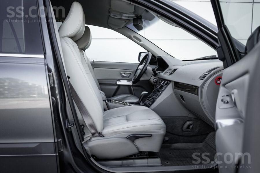 Pelēks Volvo XC90 2007 Rīga, ar dzinēja tilpumu 2.40 L un nobraukumu 289 tūkst. km par 3950 €, foto 12 vietnē AUTOMOTO.COM.LV