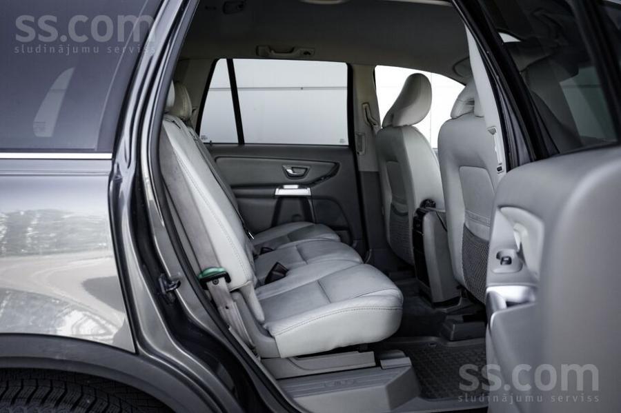 Pelēks Volvo XC90 2007 Rīga, ar dzinēja tilpumu 2.40 L un nobraukumu 289 tūkst. km par 3950 €, foto 14 vietnē AUTOMOTO.COM.LV