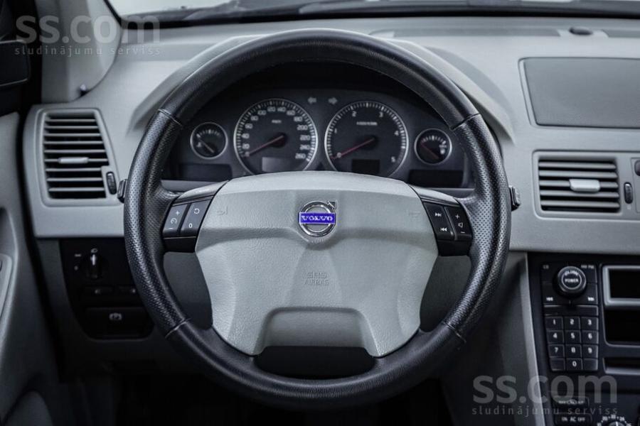 Pelēks Volvo XC90 2007 Rīga, ar dzinēja tilpumu 2.40 L un nobraukumu 289 tūkst. km par 3950 €, foto 18 vietnē AUTOMOTO.COM.LV