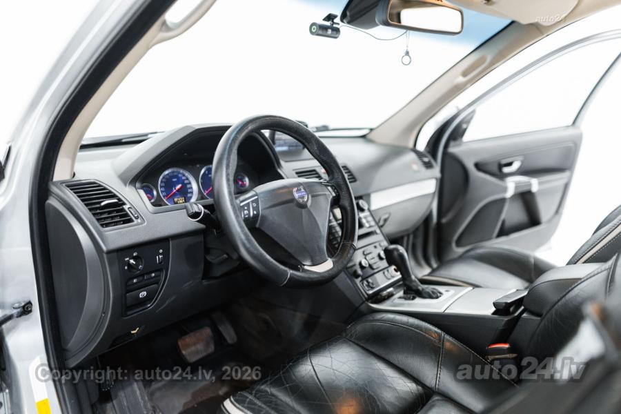Pelēks Volvo XC90 2007 Tallina, ar dzinēja tilpumu 2.40 L un nobraukumu 304 tūkst. km par 6500 €, foto 13 vietnē AUTOMOTO.COM.LV