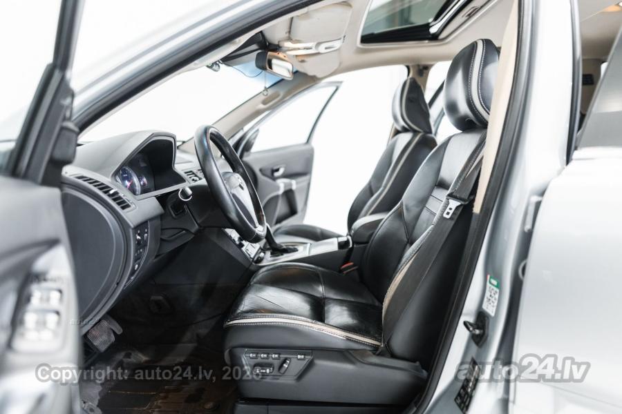 Pelēks Volvo XC90 2007 Tallina, ar dzinēja tilpumu 2.40 L un nobraukumu 304 tūkst. km par 6500 €, foto 14 vietnē AUTOMOTO.COM.LV
