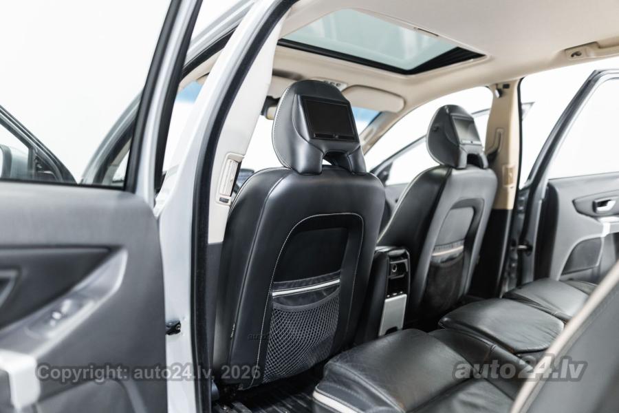 Pelēks Volvo XC90 2007 Tallina, ar dzinēja tilpumu 2.40 L un nobraukumu 304 tūkst. km par 6500 €, foto 20 vietnē AUTOMOTO.COM.LV