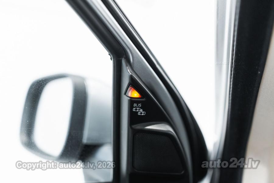 Pelēks Volvo XC90 2007 Tallina, ar dzinēja tilpumu 2.40 L un nobraukumu 304 tūkst. km par 6500 €, foto 30 vietnē AUTOMOTO.COM.LV