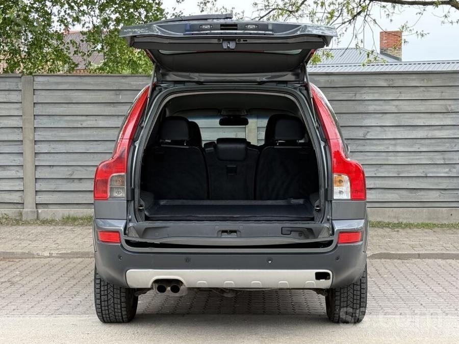 Pelēks Volvo XC90 2007 Jelgava, ar dzinēja tilpumu 2.40 L un nobraukumu 302 tūkst. km par 3850 €, foto 8 vietnē AUTOMOTO.COM.LV