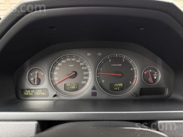 Grey Volvo XC90 2007 in Jelgava, with an engine capacity of 2.40 L and mileage of 302 thousand km for 3850 €, photo 9 on AUTOMOTO.COM.LV