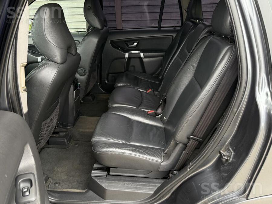 Pelēks Volvo XC90 2007 Jelgava, ar dzinēja tilpumu 2.40 L un nobraukumu 302 tūkst. km par 3850 €, foto 14 vietnē AUTOMOTO.COM.LV