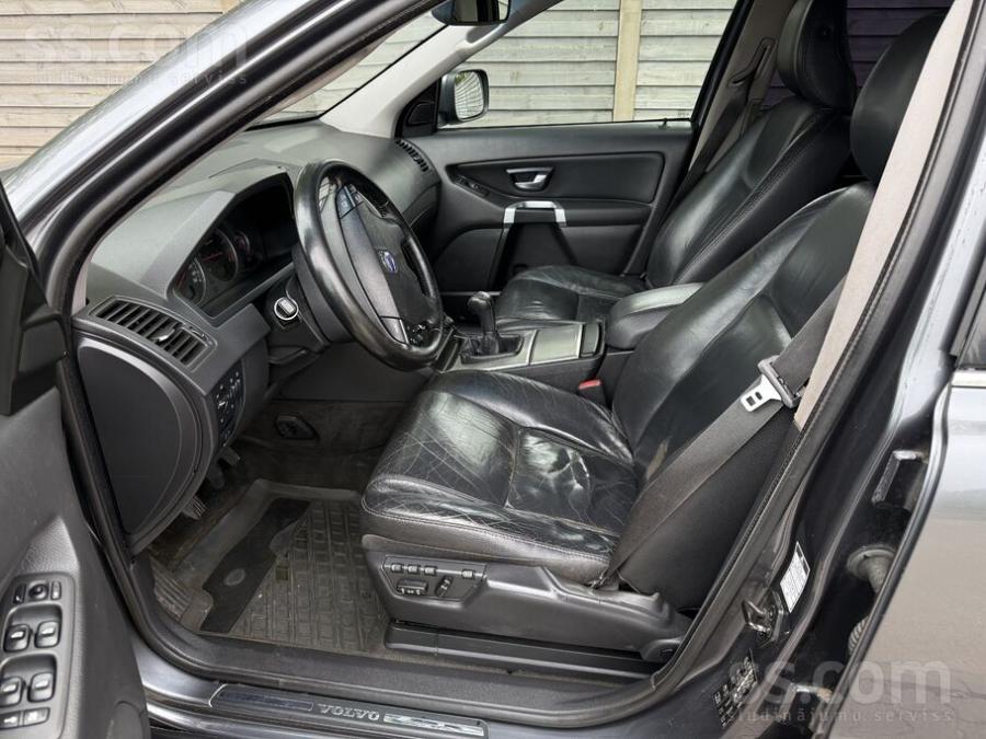 Pelēks Volvo XC90 2007 Jelgava, ar dzinēja tilpumu 2.40 L un nobraukumu 302 tūkst. km par 3850 €, foto 15 vietnē AUTOMOTO.COM.LV