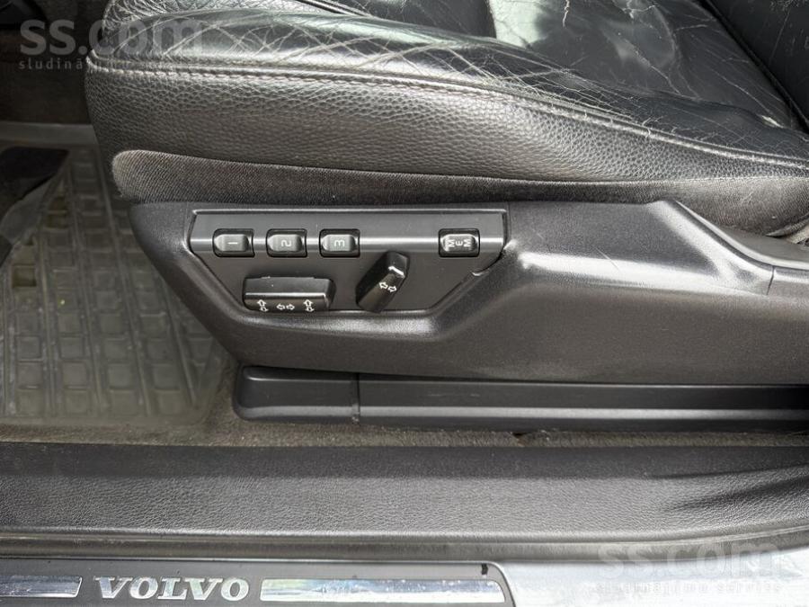 Pelēks Volvo XC90 2007 Jelgava, ar dzinēja tilpumu 2.40 L un nobraukumu 302 tūkst. km par 3850 €, foto 16 vietnē AUTOMOTO.COM.LV