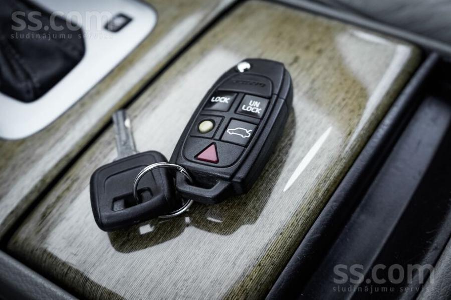 Pelēks Volvo XC90 2007 Rīga, ar dzinēja tilpumu 2.40 L un nobraukumu 289 tūkst. km par 3950 €, foto 26 vietnē AUTOMOTO.COM.LV