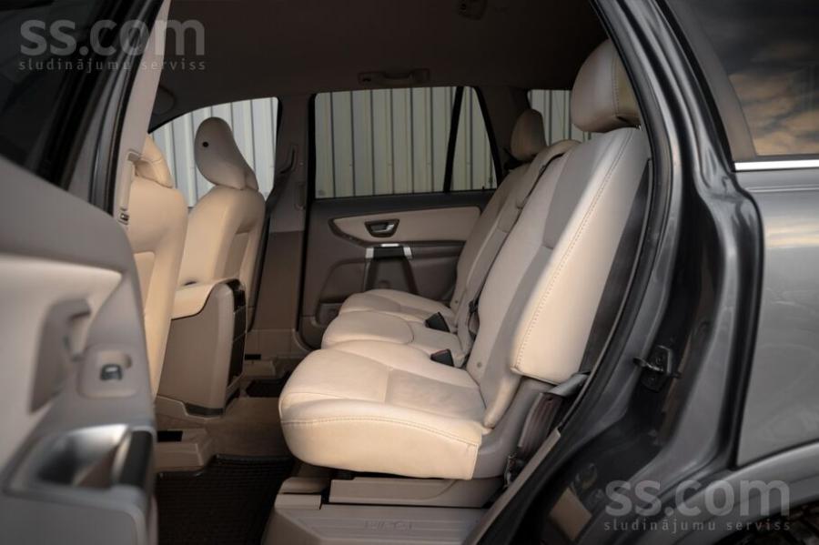 Pelēks Volvo XC90 2007 Talsi, ar dzinēja tilpumu 2.40 L un nobraukumu 338 tūkst. km par 4490 €, foto 11 vietnē AUTOMOTO.COM.LV