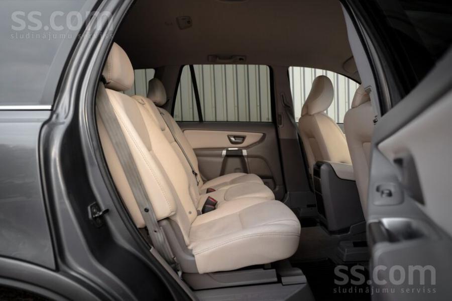 Pelēks Volvo XC90 2007 Talsi, ar dzinēja tilpumu 2.40 L un nobraukumu 338 tūkst. km par 4490 €, foto 12 vietnē AUTOMOTO.COM.LV