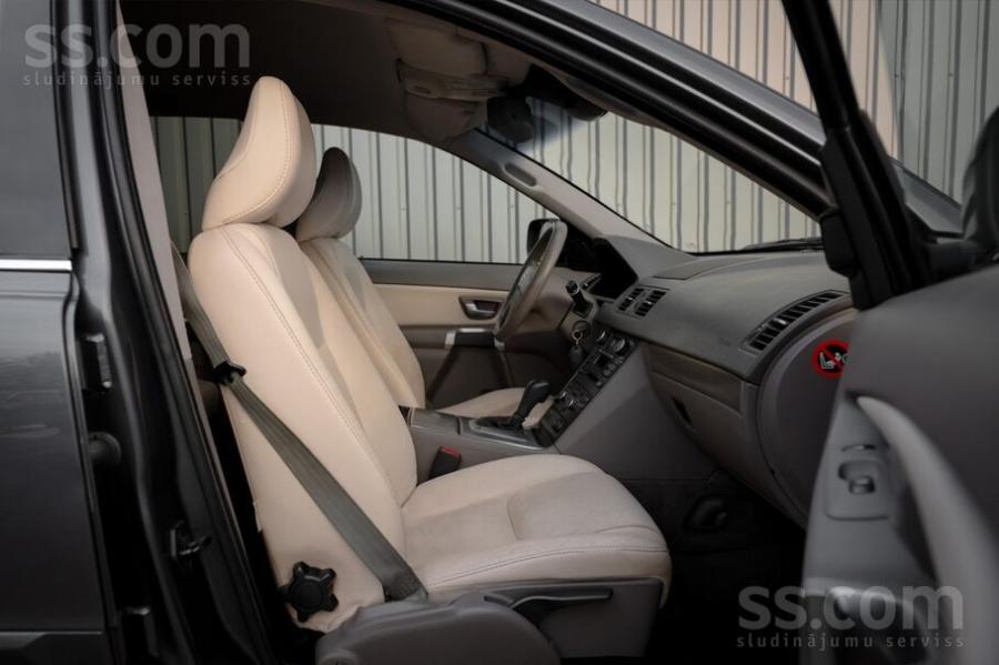 Pelēks Volvo XC90 2007 Talsi, ar dzinēja tilpumu 2.40 L un nobraukumu 338 tūkst. km par 4490 €, foto 13 vietnē AUTOMOTO.COM.LV