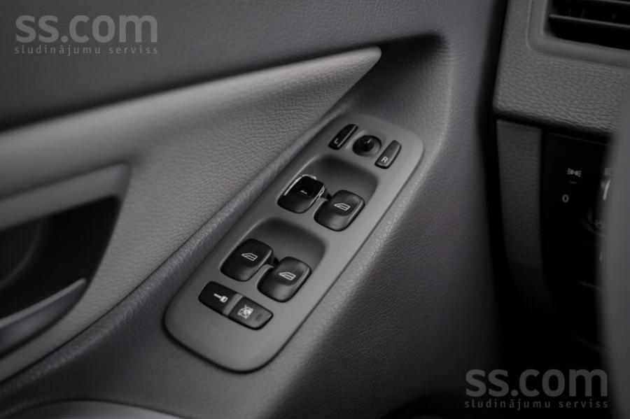 Pelēks Volvo XC90 2007 Talsi, ar dzinēja tilpumu 2.40 L un nobraukumu 338 tūkst. km par 4490 €, foto 14 vietnē AUTOMOTO.COM.LV