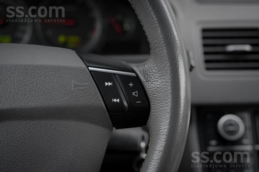 Pelēks Volvo XC90 2007 Talsi, ar dzinēja tilpumu 2.40 L un nobraukumu 338 tūkst. km par 4490 €, foto 19 vietnē AUTOMOTO.COM.LV