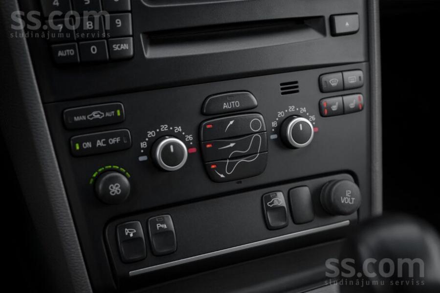 Pelēks Volvo XC90 2007 Talsi, ar dzinēja tilpumu 2.40 L un nobraukumu 338 tūkst. km par 4490 €, foto 22 vietnē AUTOMOTO.COM.LV