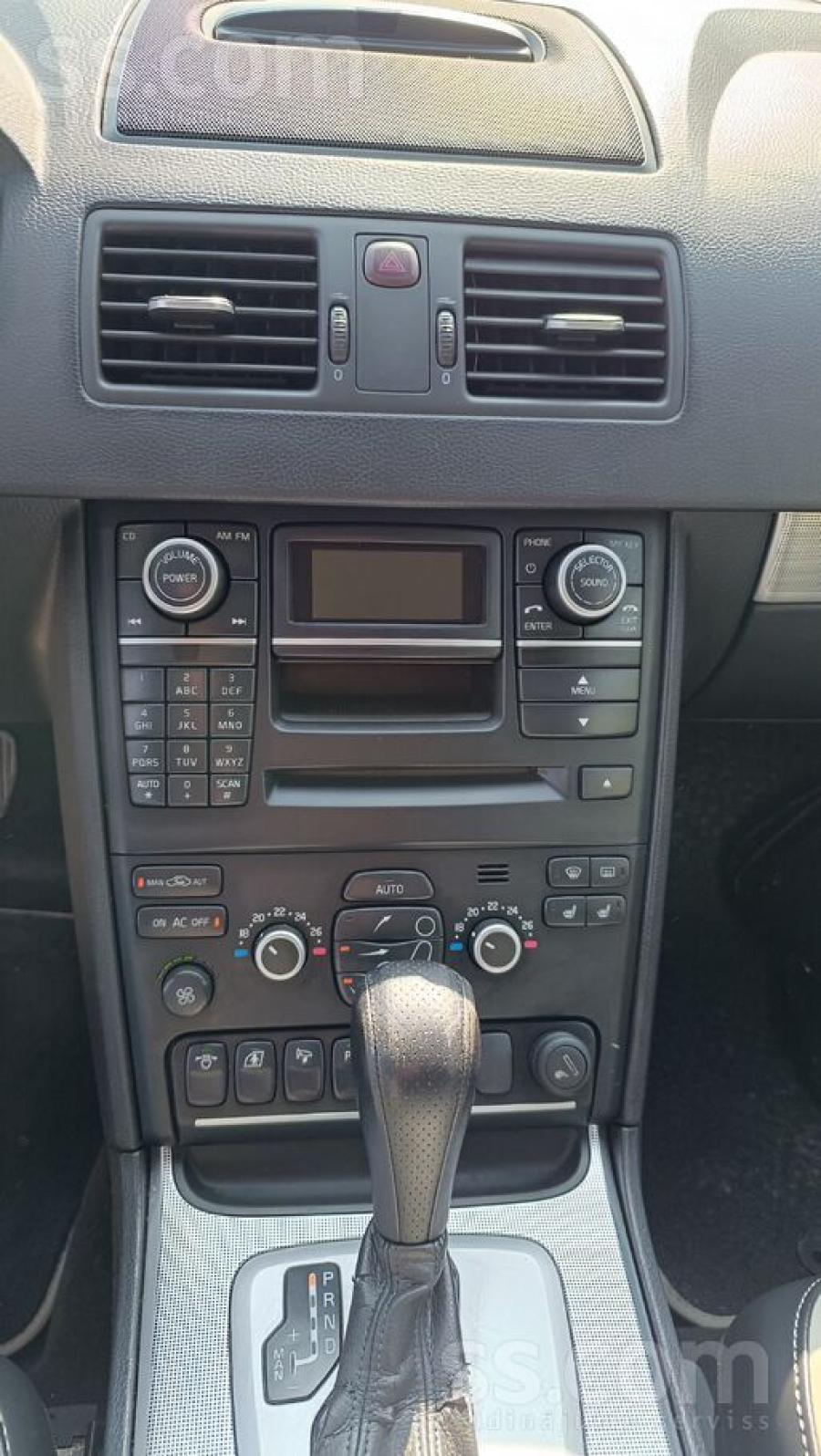 Grey Volvo XC90 2007 in Riga, with an engine capacity of 2.40 L and mileage of 267 thousand km for 6800 €, photo 11 on AUTOMOTO.COM.LV