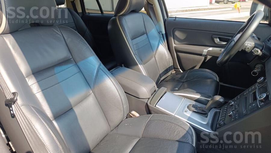Grey Volvo XC90 2007 in Riga, with an engine capacity of 2.40 L and mileage of 267 thousand km for 6800 €, photo 15 on AUTOMOTO.COM.LV