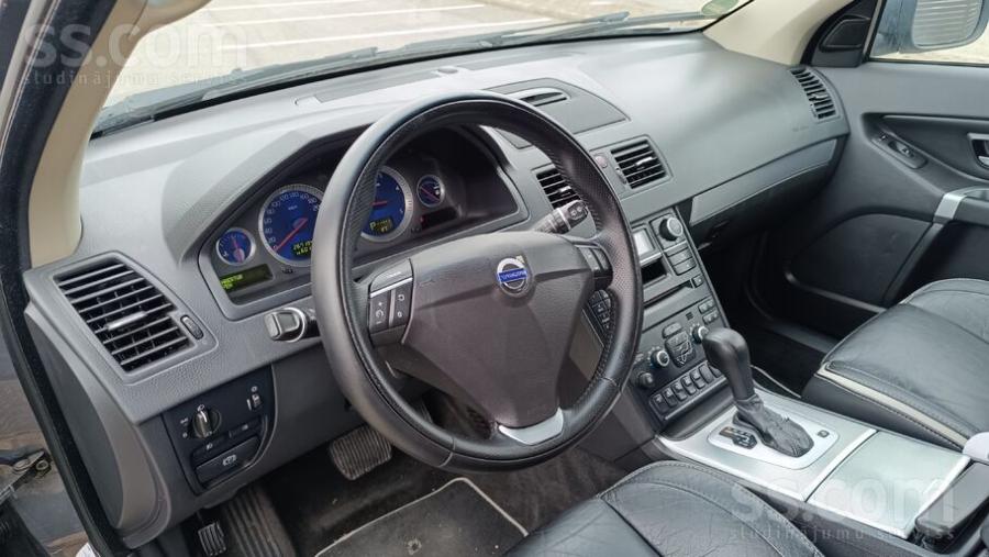 Grey Volvo XC90 2007 in Riga, with an engine capacity of 2.40 L and mileage of 267 thousand km for 6800 €, photo 16 on AUTOMOTO.COM.LV
