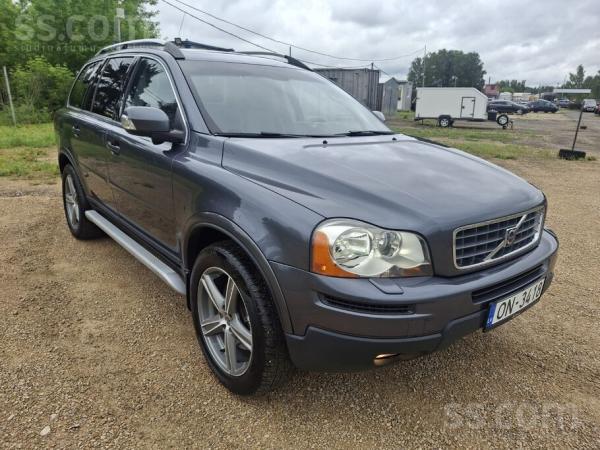 Grey Volvo XC90 2007 in Riga, with an engine capacity of 2.40 L and mileage of 330 thousand km for 7495 €, photo 1 on AUTOMOTO.COM.LV