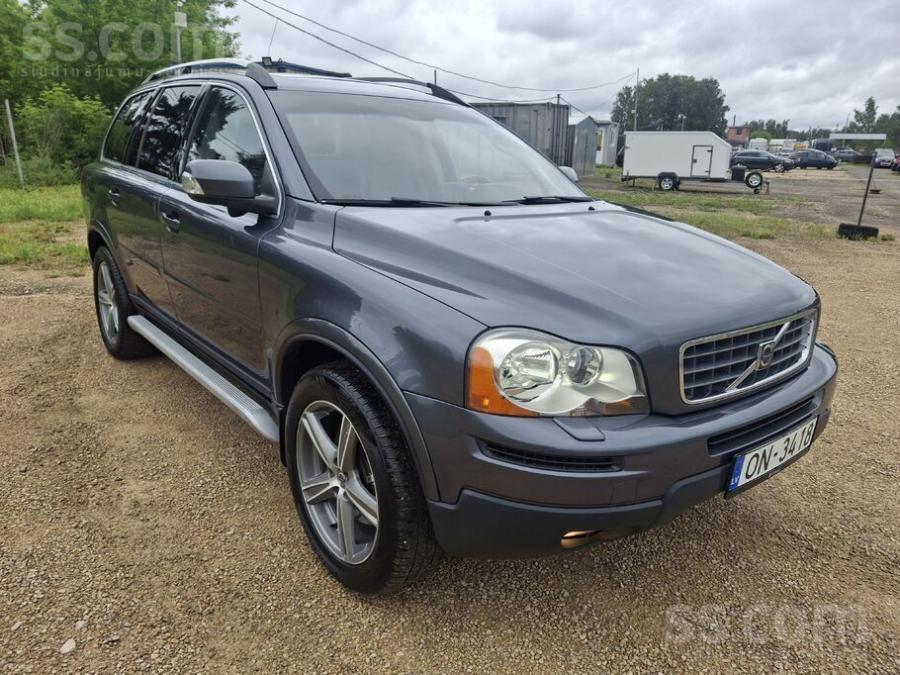 Grey Volvo XC90 2007 in Riga, with an engine capacity of 2.40 L and mileage of 330 thousand km for 7495 €, photo 1 on AUTOMOTO.COM.LV