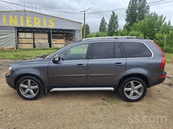 Grey Volvo XC90 2007 in Riga, with an engine capacity of 2.40 L and mileage of 330 thousand km for 7495 €, photo 5 on AUTOMOTO.COM.LV