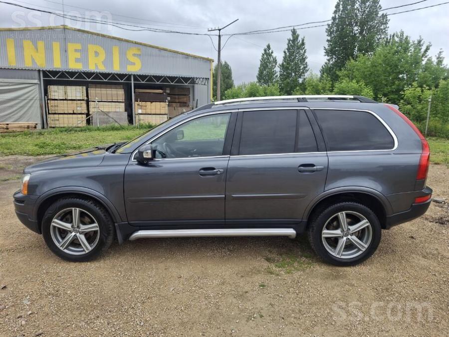 Grey Volvo XC90 2007 in Riga, with an engine capacity of 2.40 L and mileage of 330 thousand km for 7495 €, photo 6 on AUTOMOTO.COM.LV