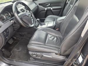 Grey Volvo XC90 2007 in Riga, with an engine capacity of 2.40 L and mileage of 330 thousand km for 7495 €, photo 10 on AUTOMOTO.COM.LV