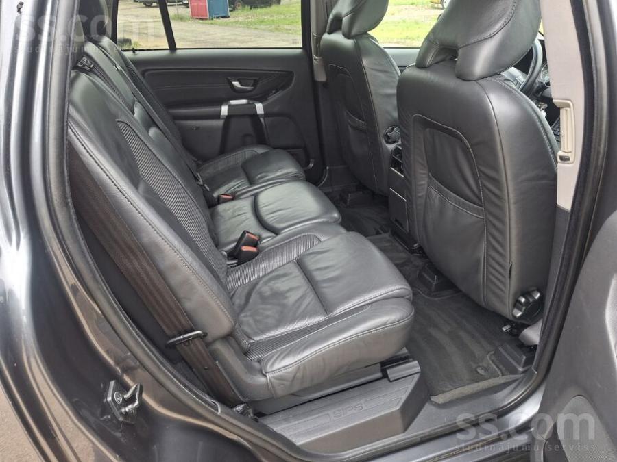 Grey Volvo XC90 2007 in Riga, with an engine capacity of 2.40 L and mileage of 330 thousand km for 7495 €, photo 15 on AUTOMOTO.COM.LV