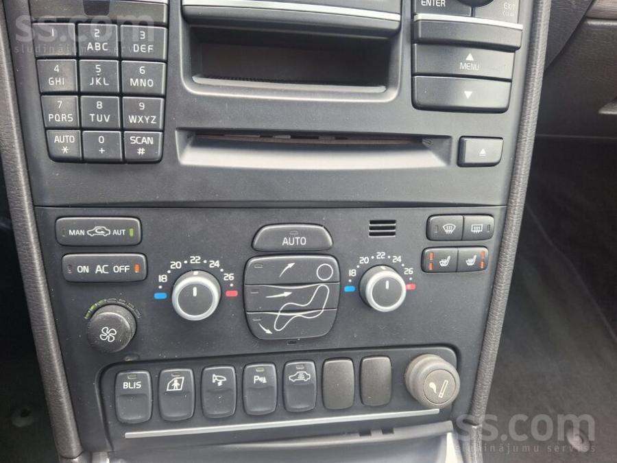 Grey Volvo XC90 2007 in Riga, with an engine capacity of 2.40 L and mileage of 330 thousand km for 7495 €, photo 17 on AUTOMOTO.COM.LV