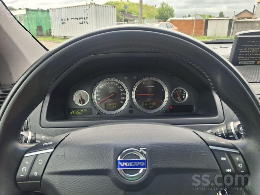 Grey Volvo XC90 2007 in Riga, with an engine capacity of 2.40 L and mileage of 330 thousand km for 7495 €, photo 18 on AUTOMOTO.COM.LV